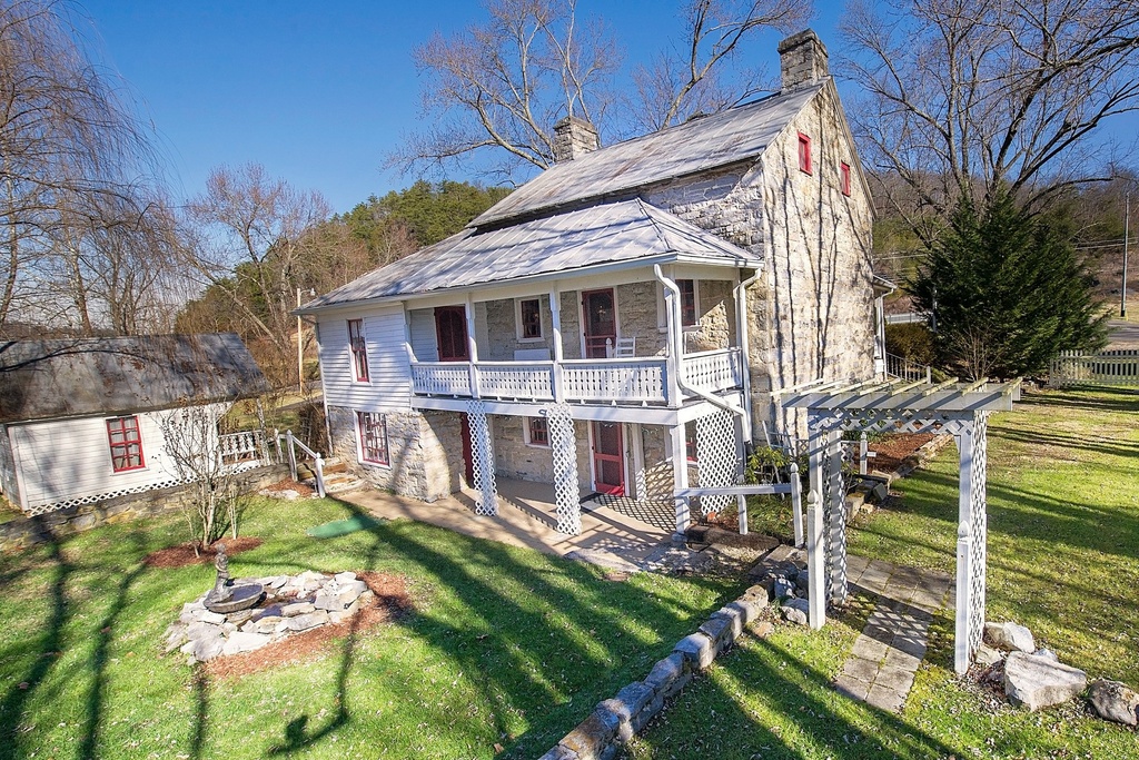 Old Stone Houses | A pinch of inspiration and interesting facts about ...